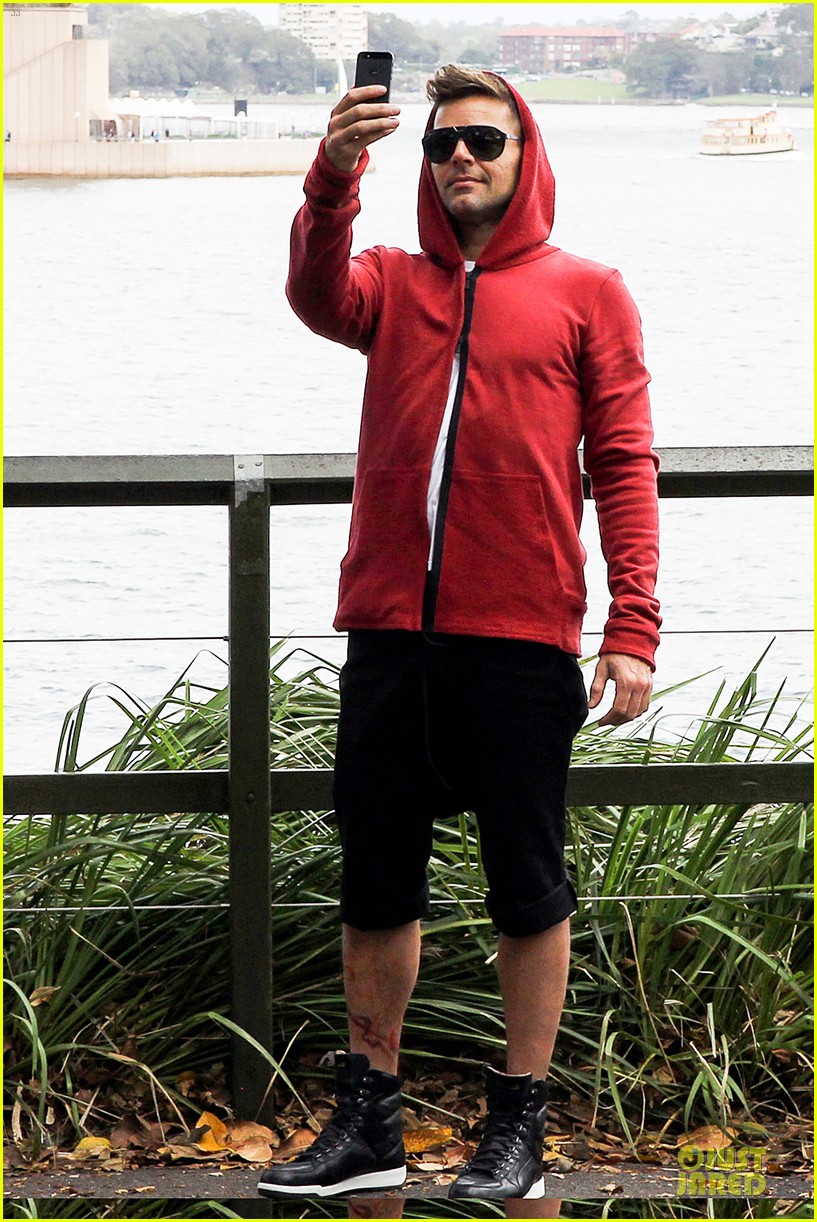Ricky Martin: Australian Sightseeing at the Harbour Bridge!: Photo ...