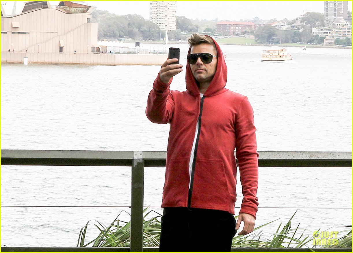 Ricky Martin: Australian Sightseeing at the Harbour Bridge!: Photo ...