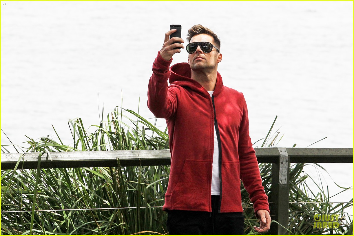 Ricky Martin: Australian Sightseeing at the Harbour Bridge!: Photo ...