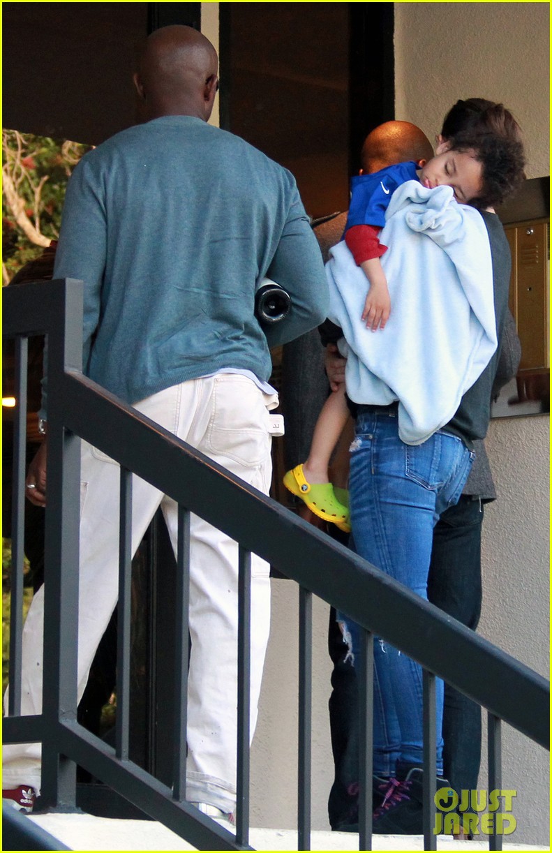 Taye Diggs & Idina Menzel: Super Bowl Party with Walker!: Photo 2804563 ...