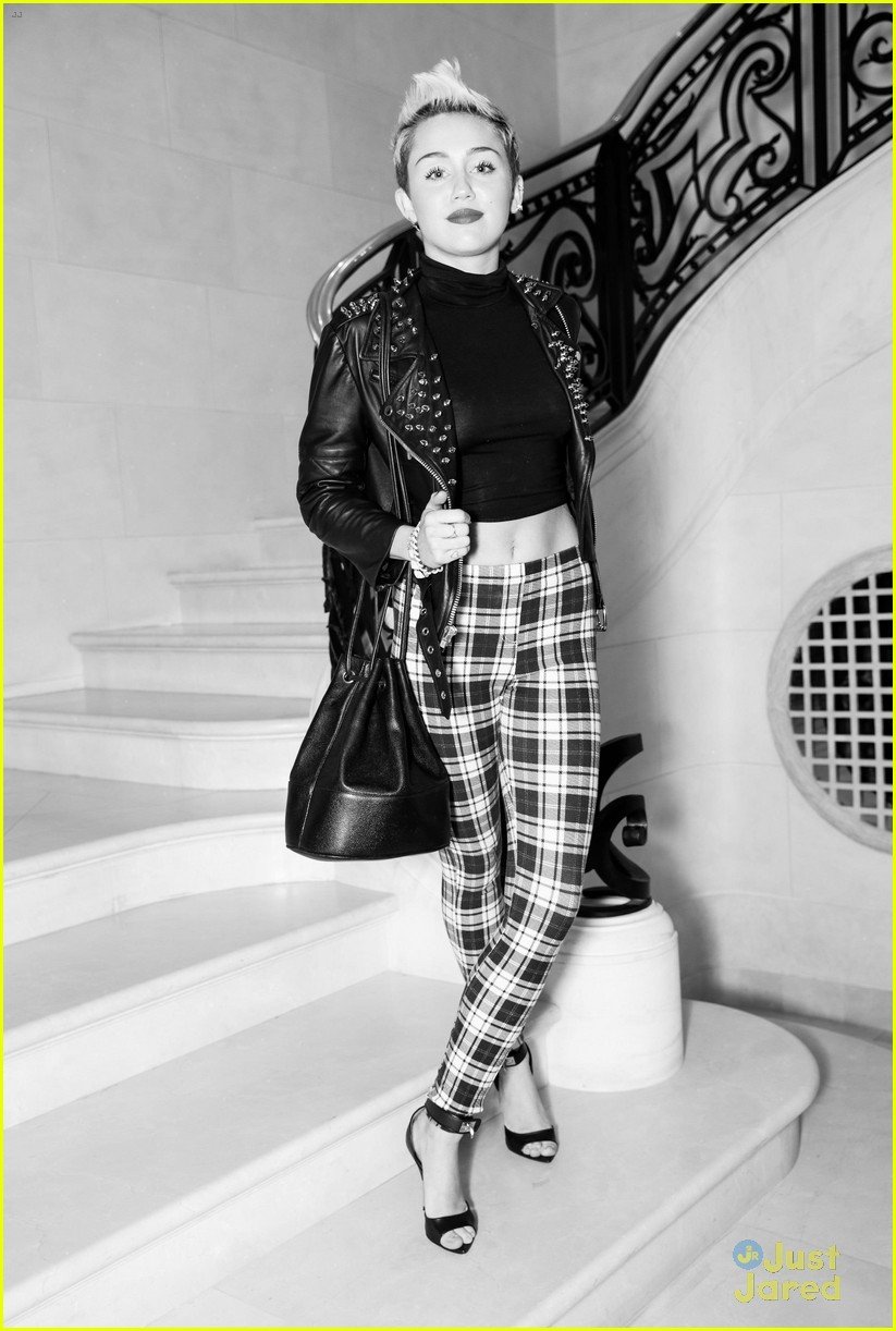 Miley Cyrus: Mario Testino’s Prism Exhibit Reception: Photo 2818730 ...
