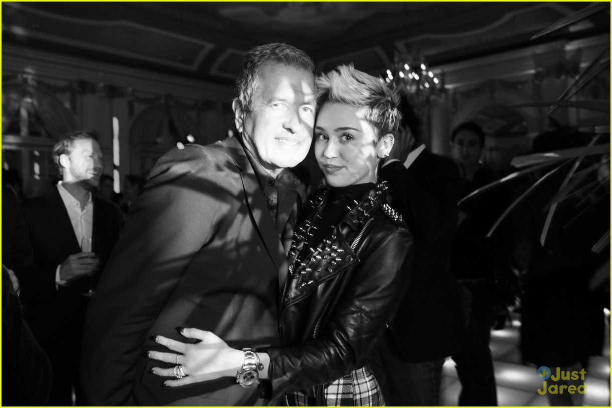 Miley Cyrus: Mario Testino’s Prism Exhibit Reception: Photo 2818734 ...