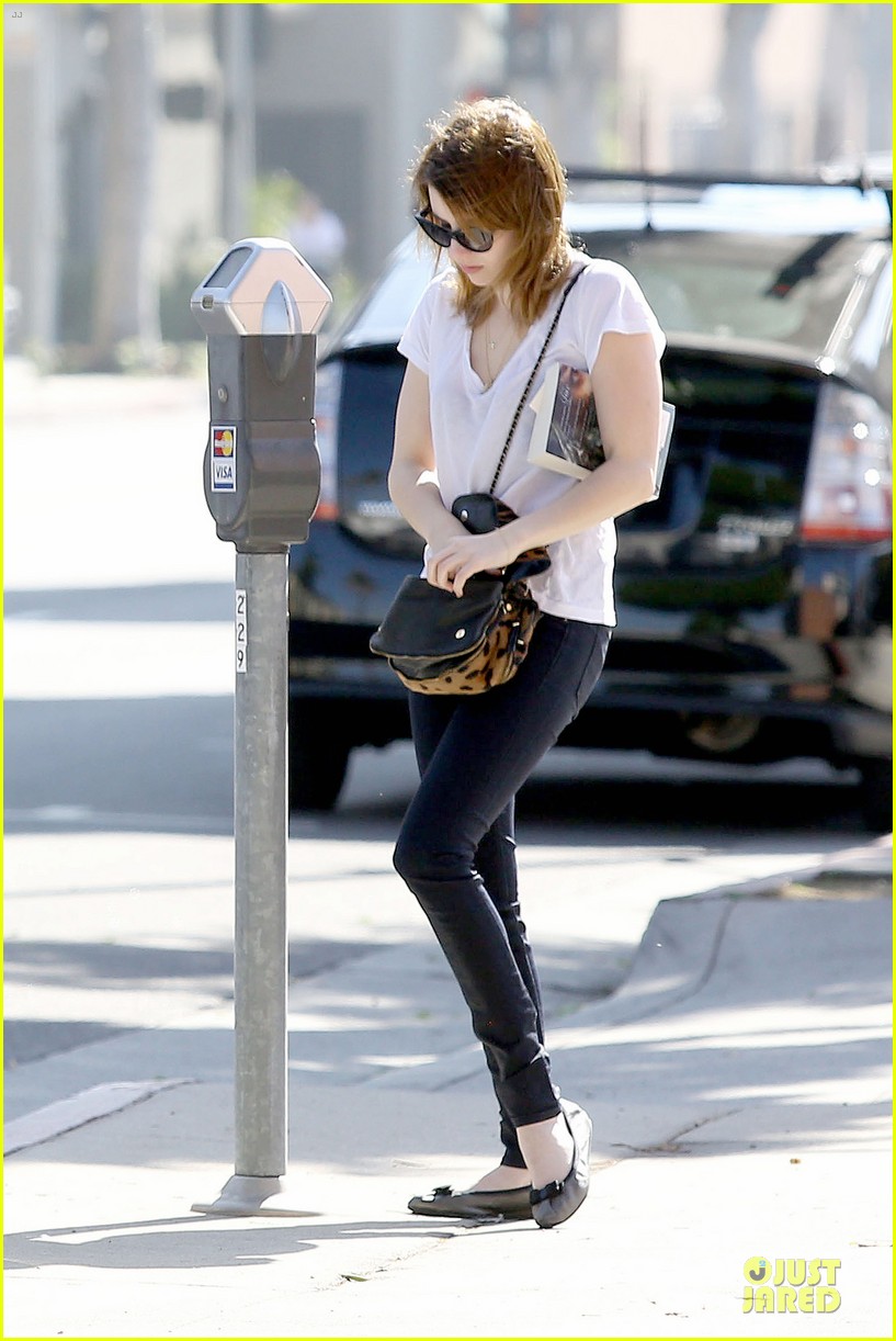 Emma Roberts: 'Delirium' Book Reader!: Photo 2805201 | Emma Roberts ...