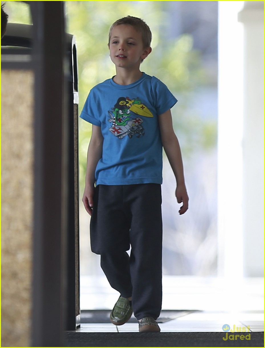 Britney Spears: Animal Hospital with New Pup & the Boys: Photo 2814722 ...