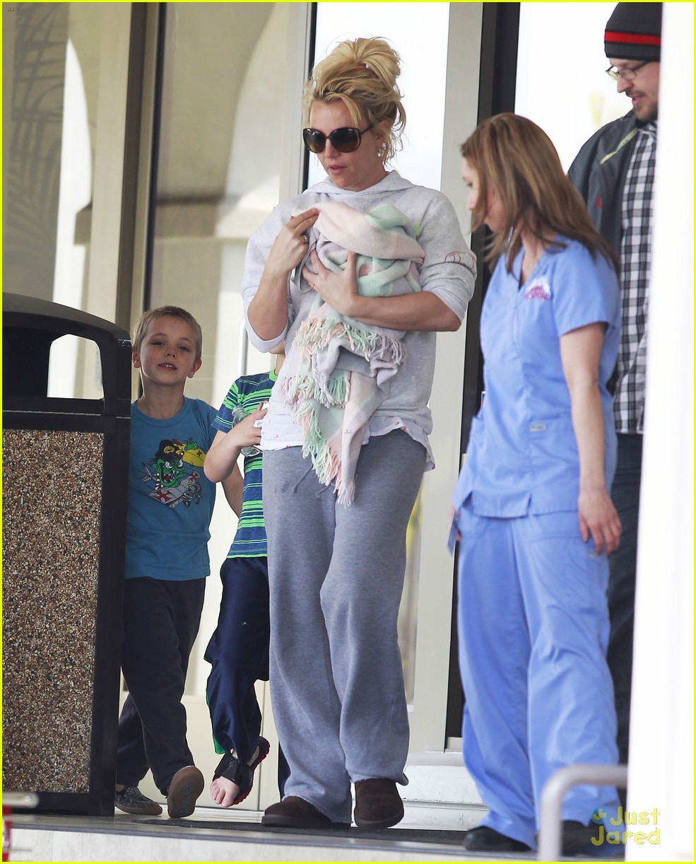 Britney Spears: Animal Hospital with New Pup & the Boys: Photo 2814728 ...