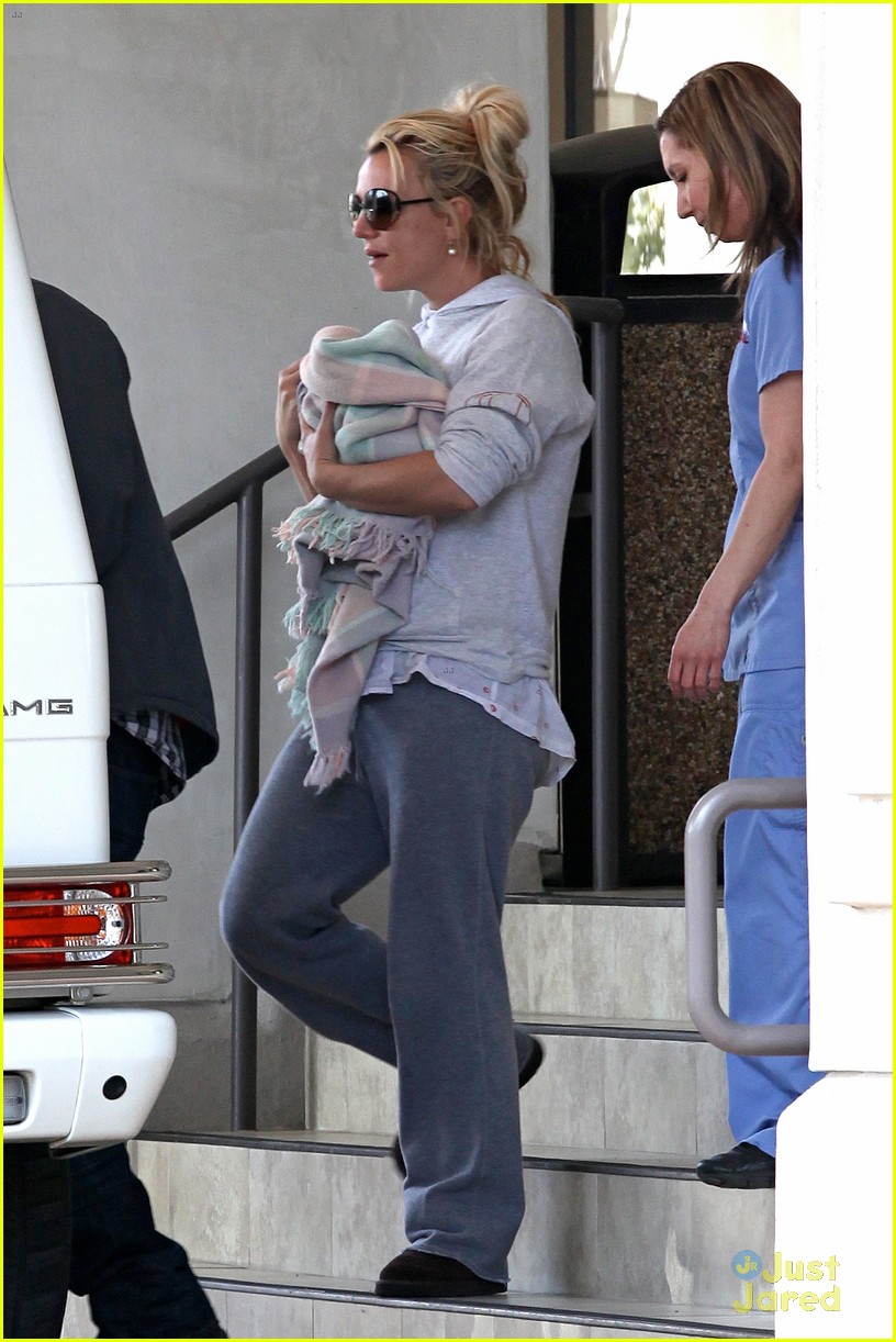 Britney Spears: Animal Hospital with New Pup & the Boys: Photo 2814734 ...