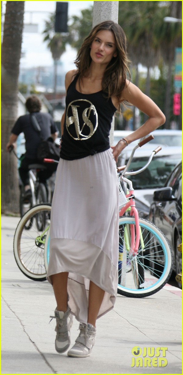 Alessandra Ambrosio: Bikini Photo Shoot in Venice Beach!: Photo 2826459 ...