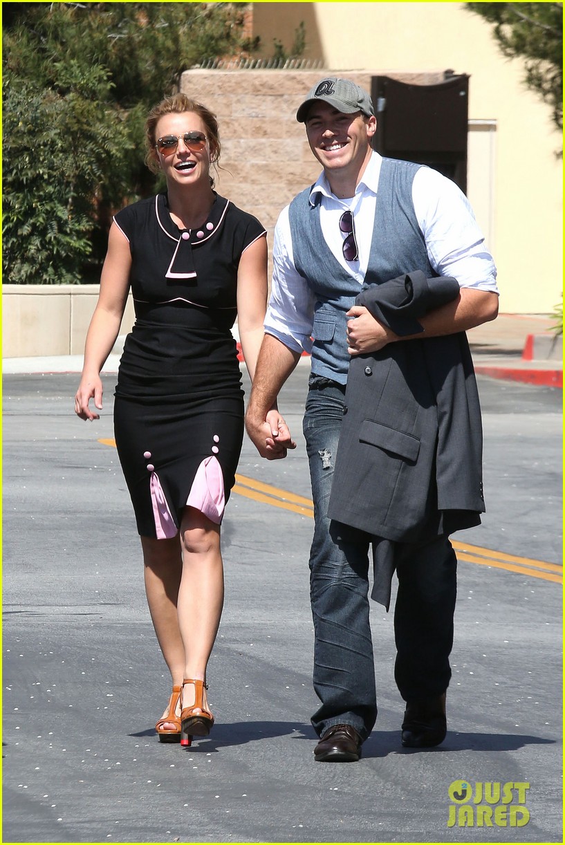 Britney Spears & David Lucado: Holding Hands!: Photo 2835826 | Britney ...