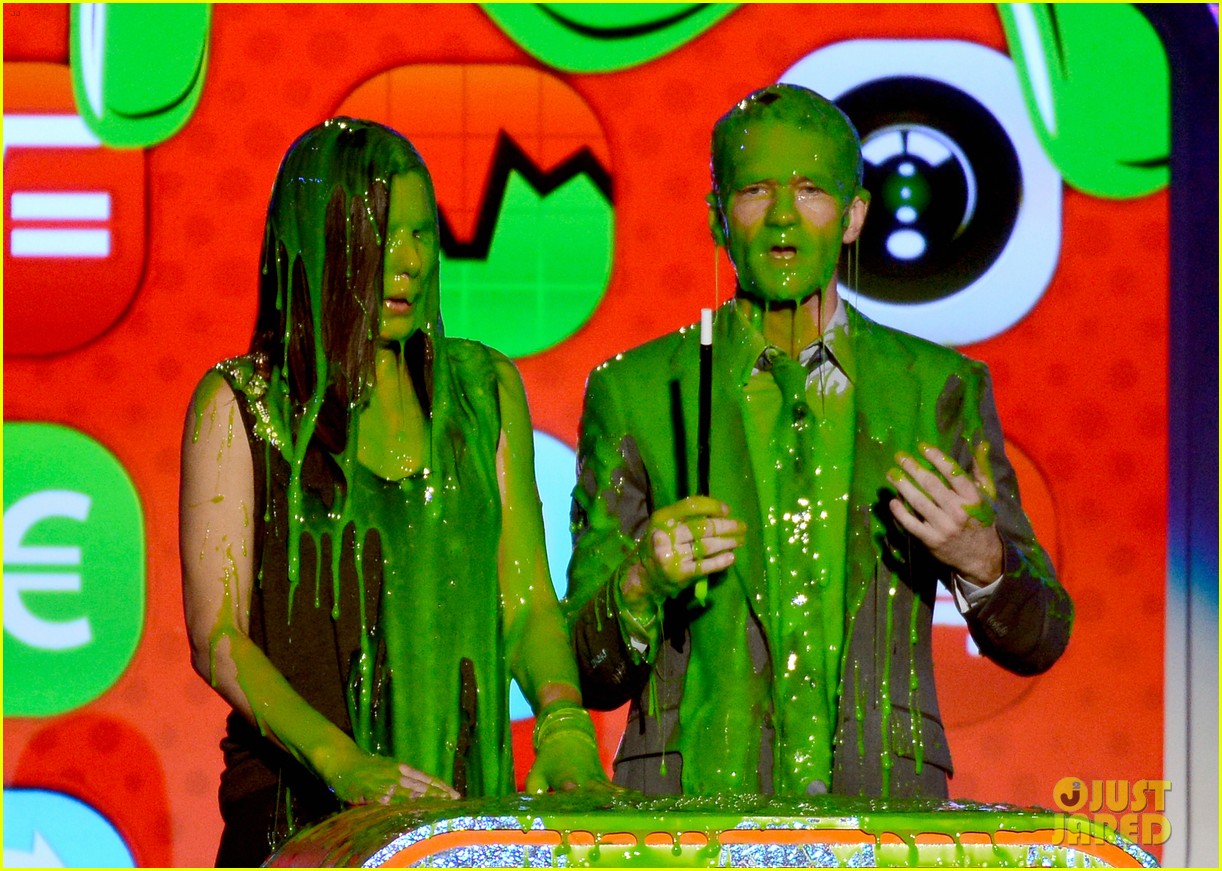 Sandra Bullock & Neil Patrick Harris: Slimed at KCAs 2013!: Photo ...