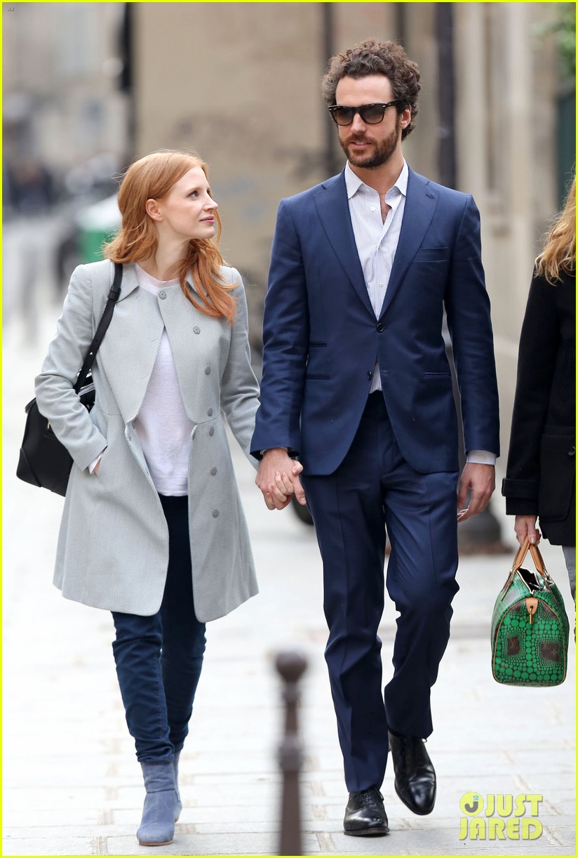 Jessica Chastain & Gian Luca Passi de Preposulo Hold Hands in Paris ...