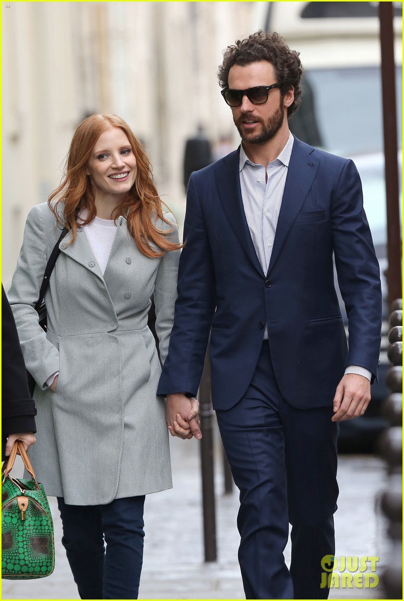 Jessica Chastain & Gian Luca Passi de Preposulo Hold Hands in Paris ...