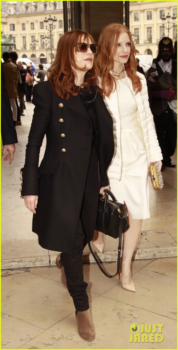 Jessica Chastain & Gian Luca Passi de Preposulo Hold Hands in Paris ...