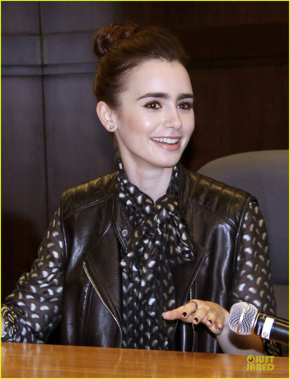 Lily Collins: 'Clockwork Princess' Book Release!: Photo 2835889 ...