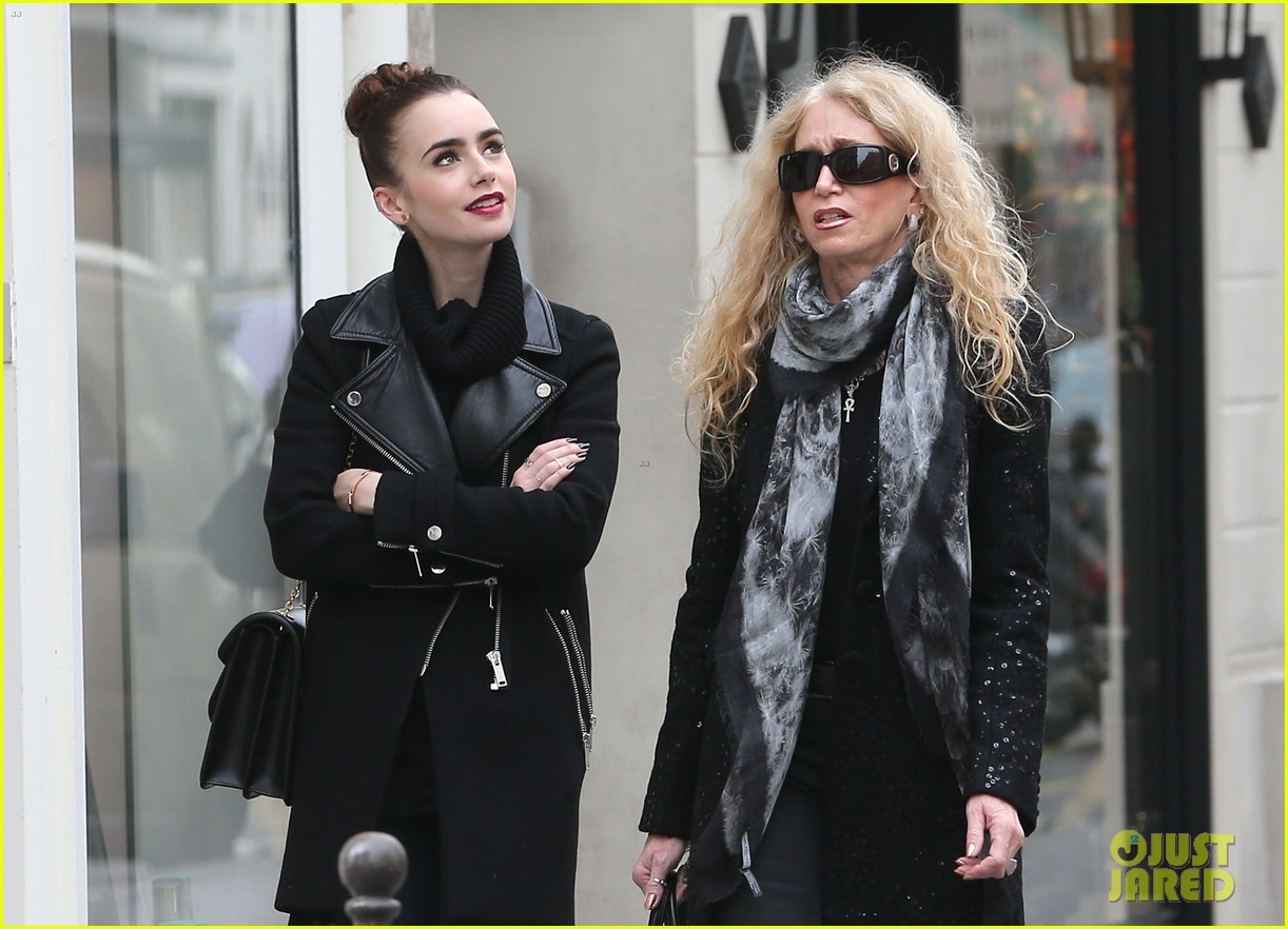 Lily Collins & Elizabeth Olsen: Paris Fashion Week Fun!: Photo 2826396 ...