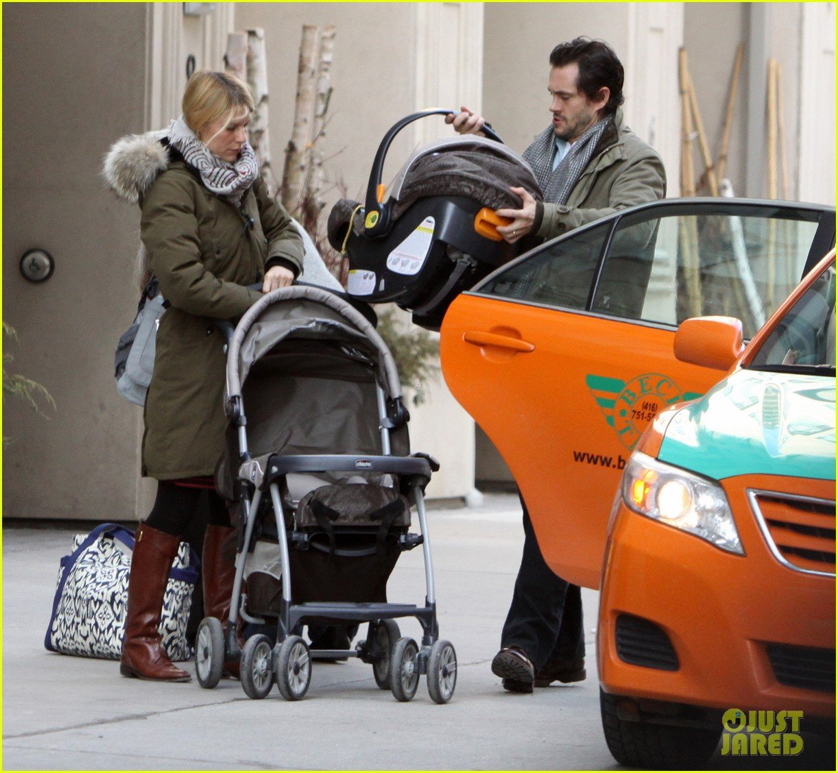 Claire Danes & Hugh Dancy: Family Day with Baby Cyrus: Photo 2828250 ...