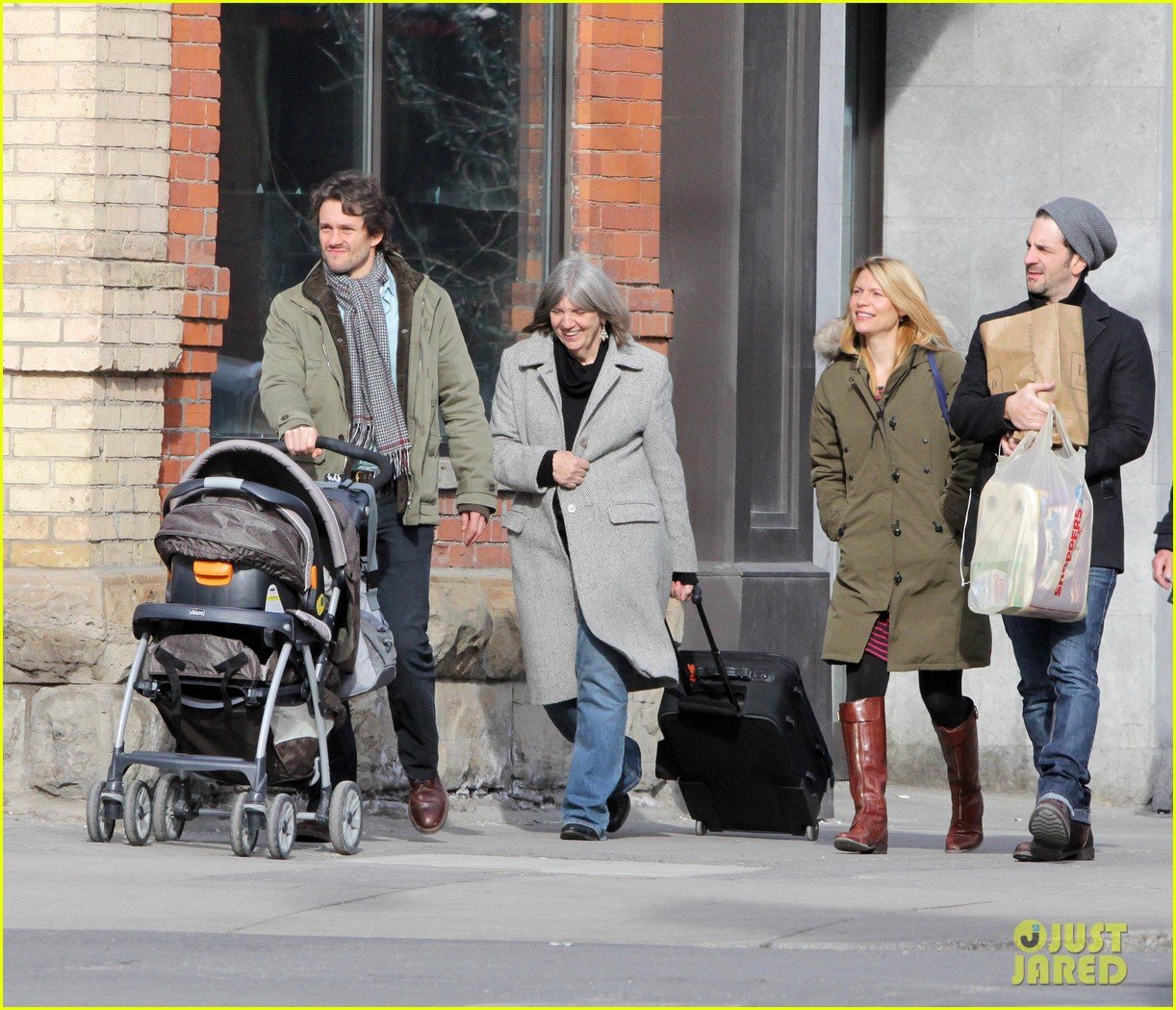 Claire Danes & Hugh Dancy: Family Day with Baby Cyrus: Photo 2828259 ...