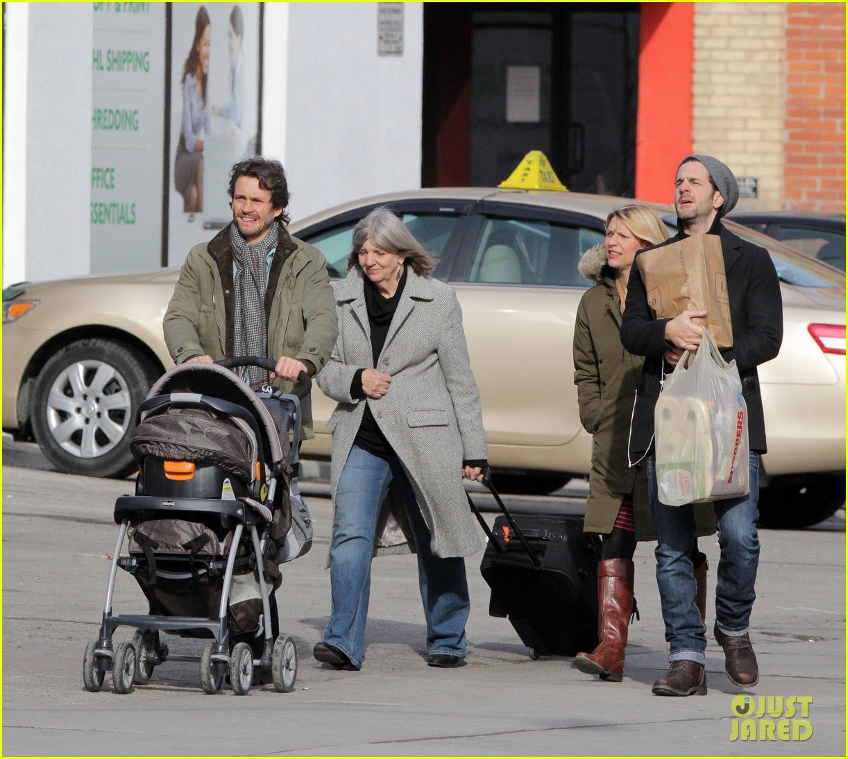 Claire Danes & Hugh Dancy: Family Day with Baby Cyrus: Photo 2828262 ...