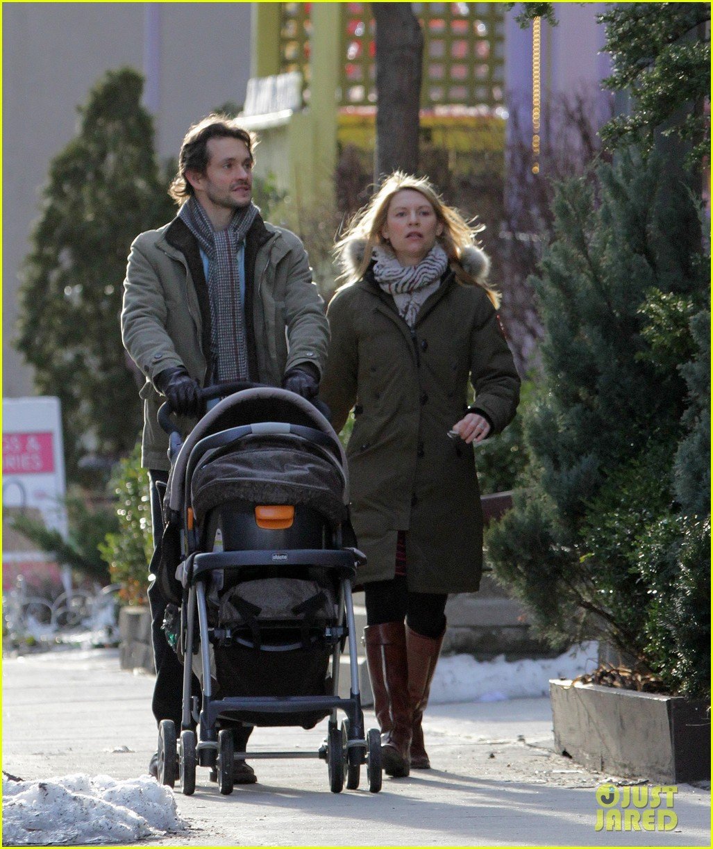 Claire Danes & Hugh Dancy: Family Day with Baby Cyrus: Photo 2828273 ...