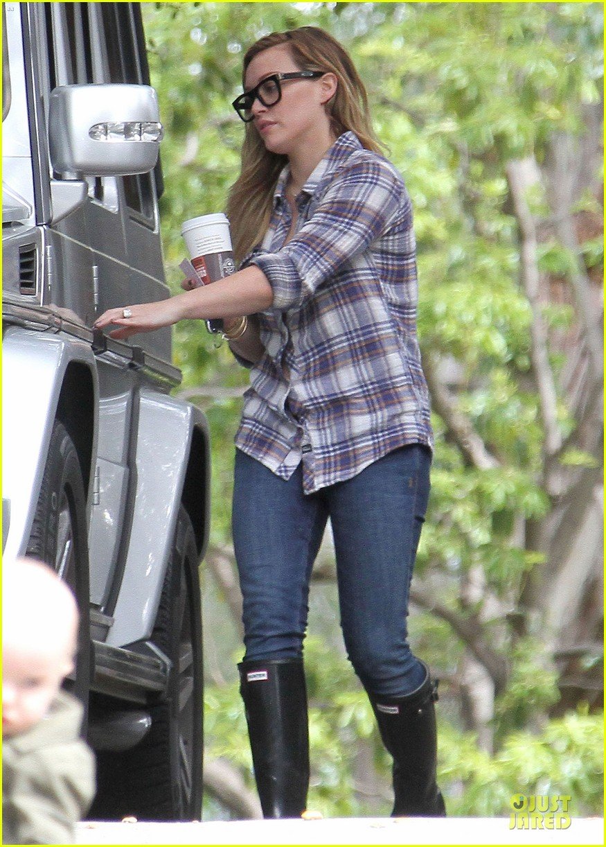 Hilary Duff & Mike Comrie: Birthday Party with Luca!: Photo 2828030 ...