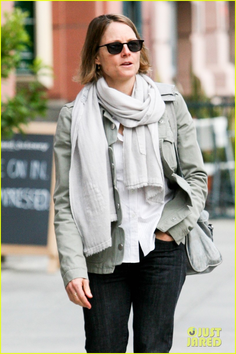 Jodie Foster: Errands After Tennis Match with Charlie & Kit!: Photo ...