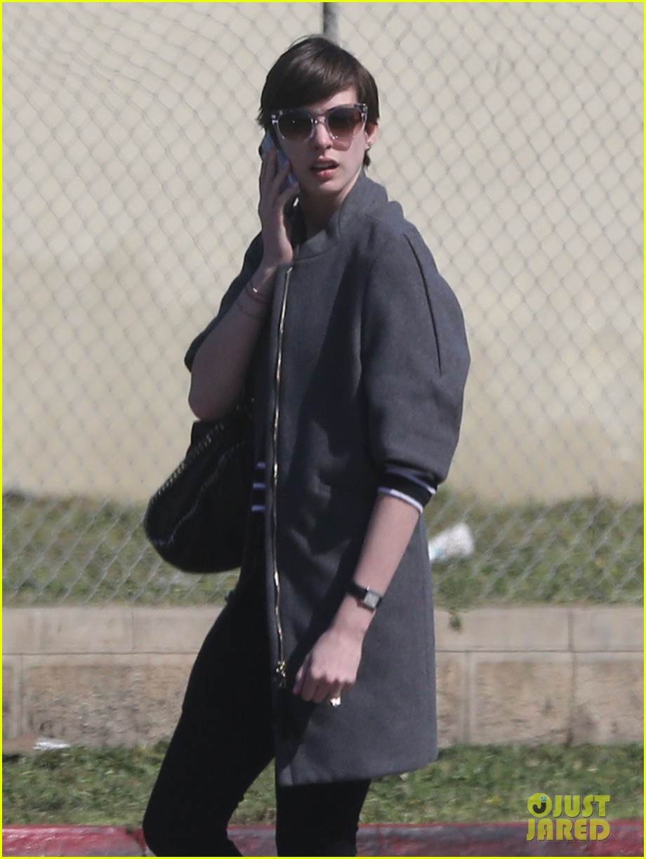 Anne Hathaway: Cafe Gratitude Gal!: Photo 2825461 | Anne Hathaway ...