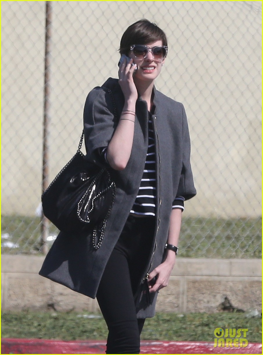 Anne Hathaway: Cafe Gratitude Gal!: Photo 2825464 | Anne Hathaway ...