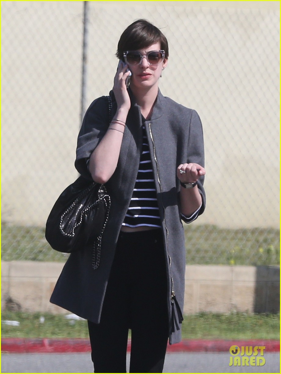 Anne Hathaway: Cafe Gratitude Gal!: Photo 2825466 | Anne Hathaway ...