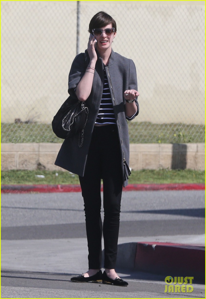 Photo: anne hathaway cafe gratitude gal 18 | Photo 2825467 | Just Jared ...