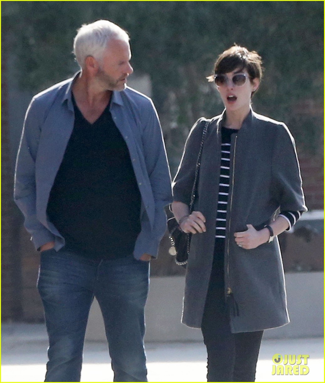 Anne Hathaway: Cafe Gratitude Gal!: Photo 2825468 | Anne Hathaway ...