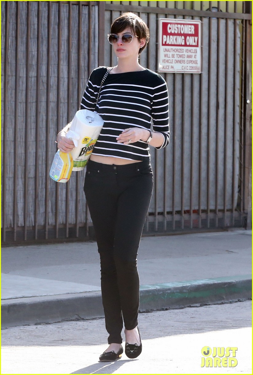 Anne Hathaway: Cafe Gratitude Gal!: Photo 2825475 | Anne Hathaway ...