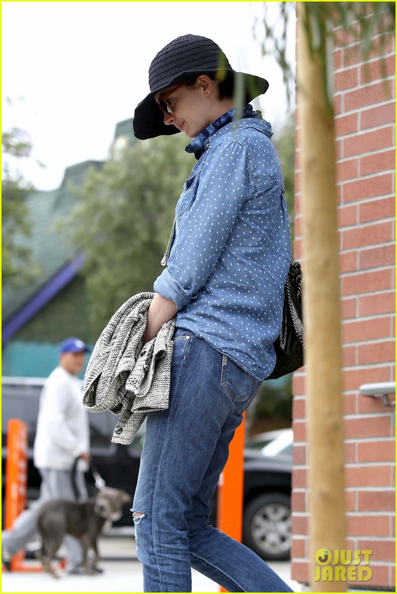 Anne Hathaway: Low-Key Cafe Gratitude Lunch: Photo 2834462 | Anne ...