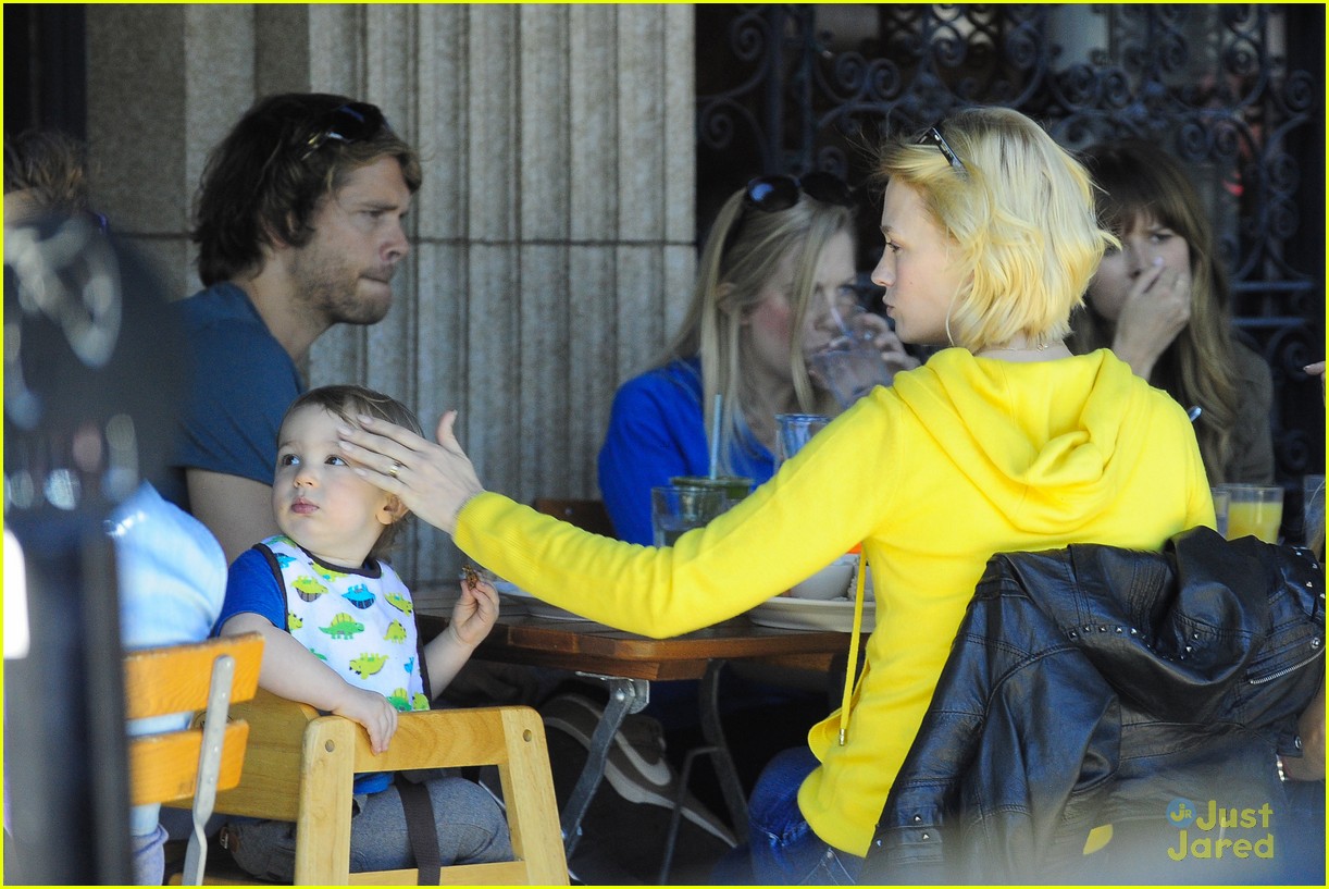 January Jones & Xander: Le Pain Quotidien Lunch!: Photo 2825182 ...