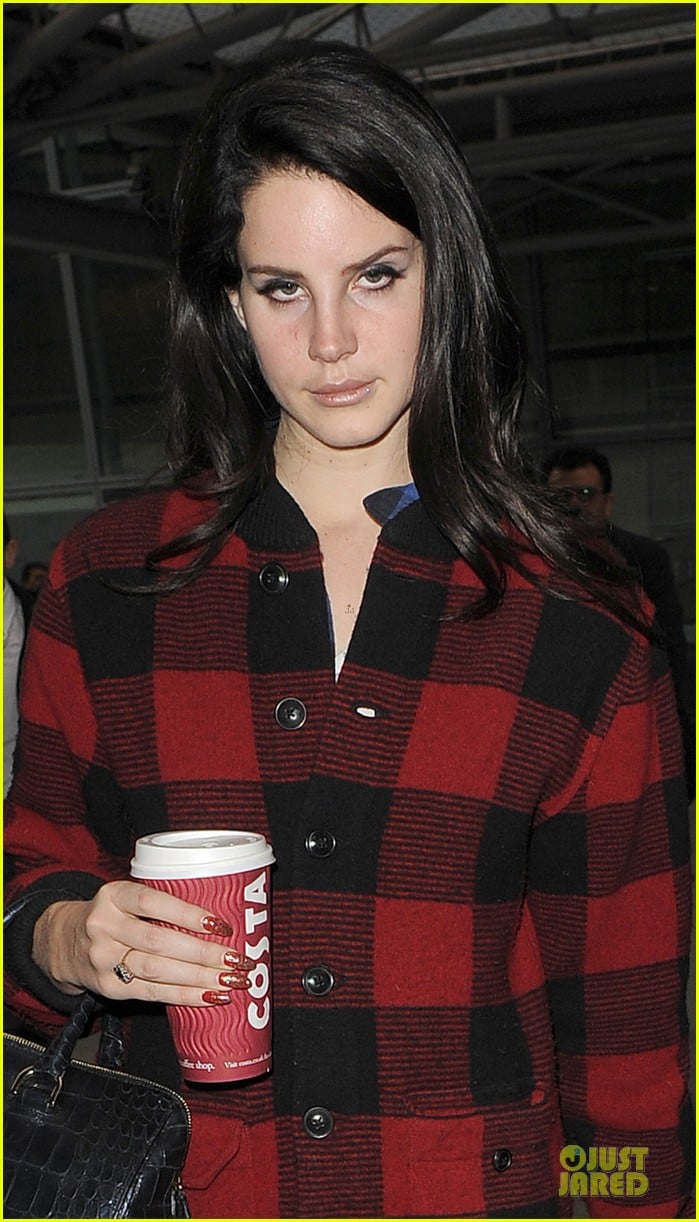 Lana Del Rey: London Arrival After Echo Awards Wins!: Photo 2836197 ...