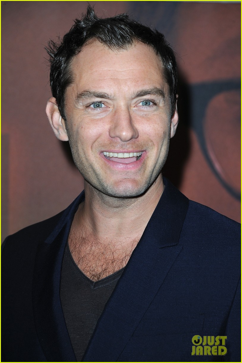 Jude Law: 'Side Effects' Paris Premiere!: Photo 2826886 | Jude Law ...