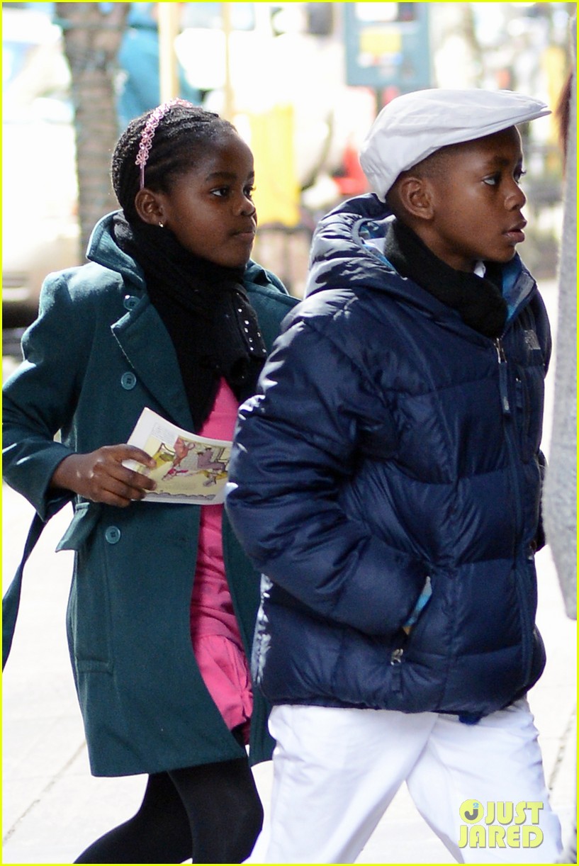 Madonna: Kabbalah Centre with Mercy & David!: Photo 2836894 | Celebrity ...