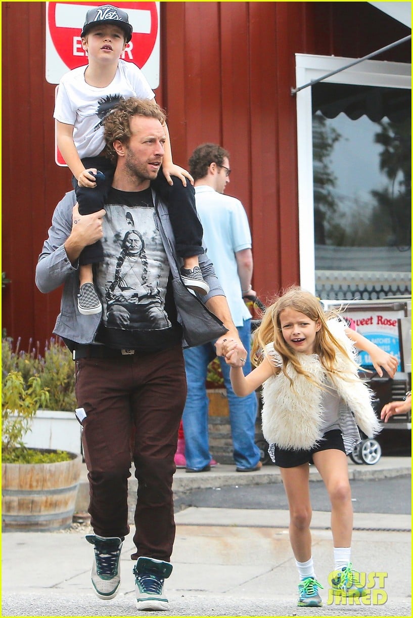 Chris Martin: Brentwood Country Mart with Apple & Moses!: Photo 2840727 ...