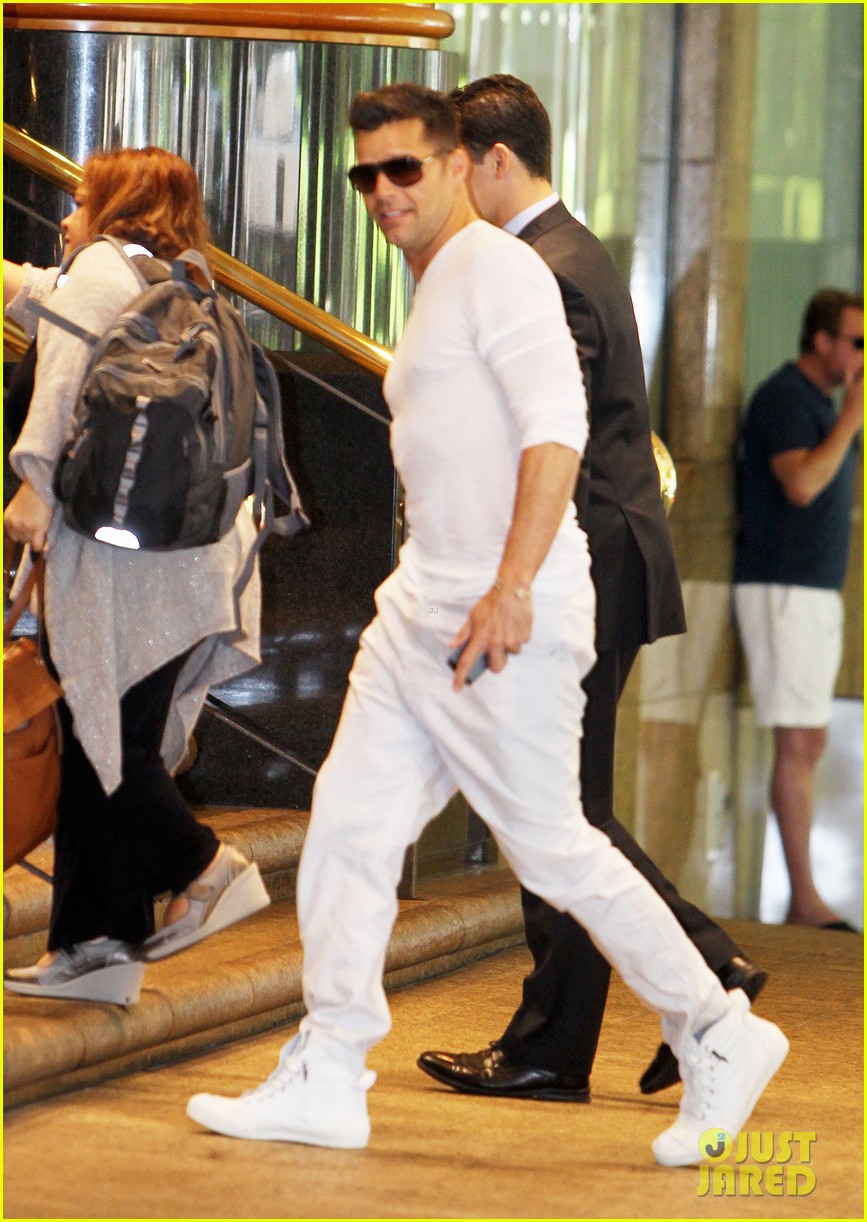 Ricky Martin: Sydney Arrival with Matteo & Valentino!: Photo 2825482 ...