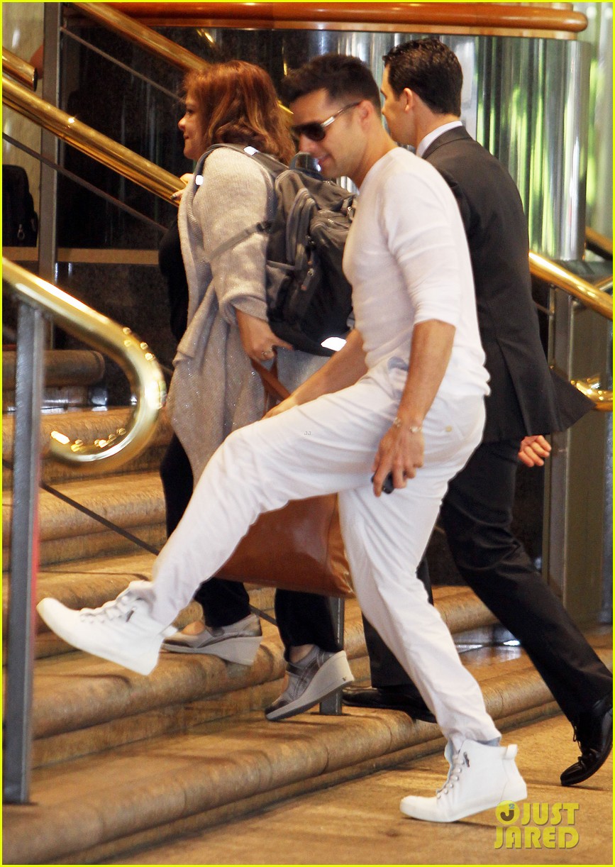 Ricky Martin: Sydney Arrival with Matteo & Valentino!: Photo 2825487 ...