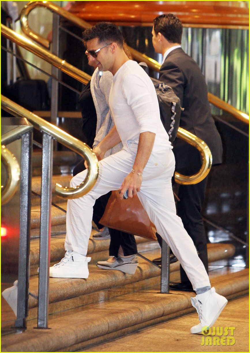 Ricky Martin: Sydney Arrival with Matteo & Valentino!: Photo 2825488 ...