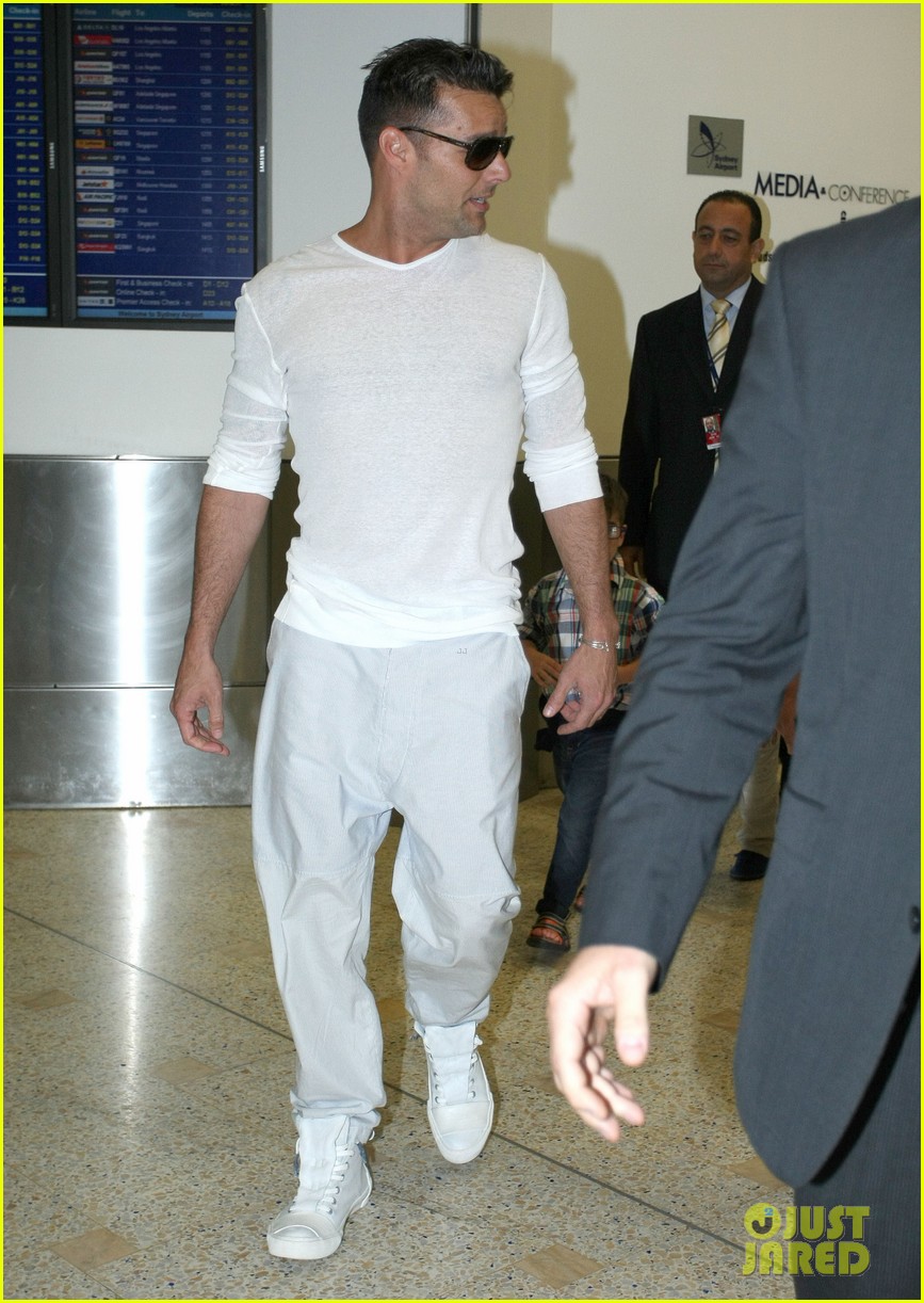 Ricky Martin: Sydney Arrival with Matteo & Valentino!: Photo 2825489 ...