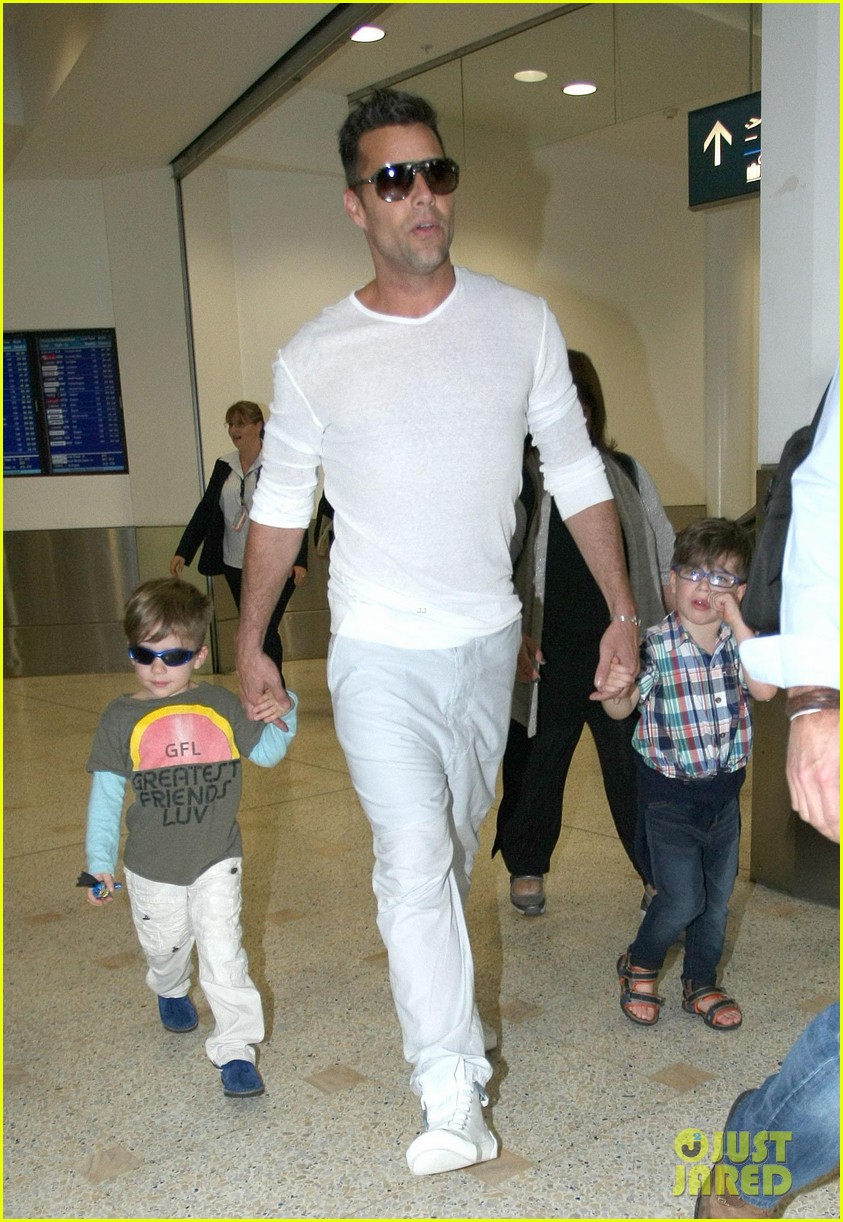 Ricky Martin: Sydney Arrival with Matteo & Valentino!: Photo 2825490 ...