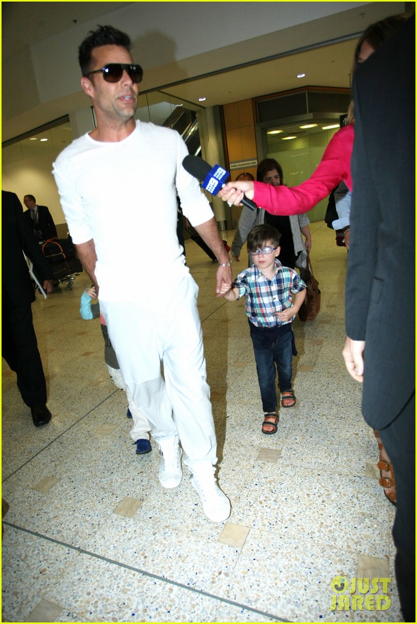 Ricky Martin: Sydney Arrival with Matteo & Valentino!: Photo 2825491 ...