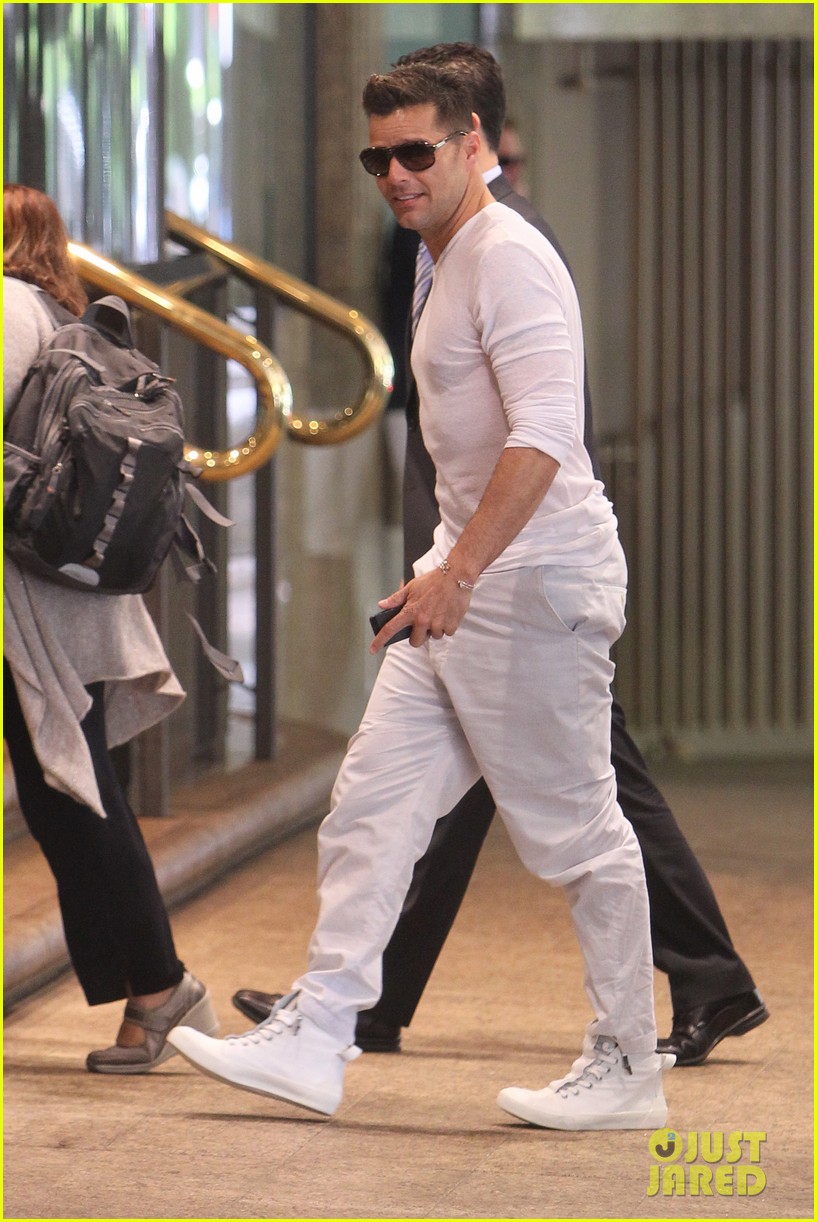Ricky Martin: Sydney Arrival with Matteo & Valentino!: Photo 2825502 ...
