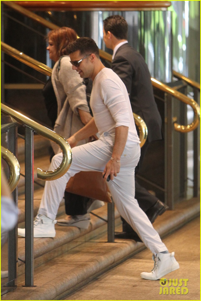 Ricky Martin: Sydney Arrival with Matteo & Valentino!: Photo 2825504 ...