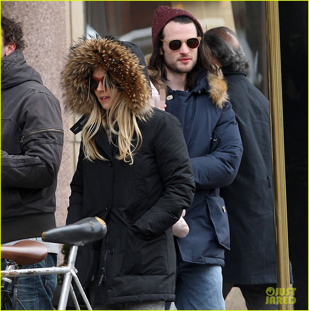 Sienna Miller & Tom Sturridge: Family Day with Marlowe!: Photo 2832465 ...