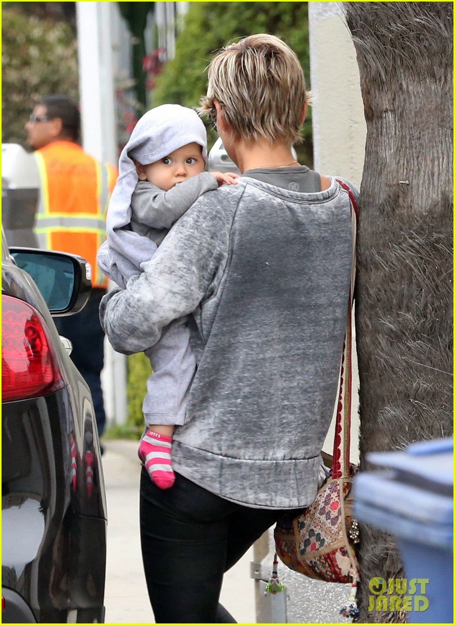 Elsa Pataky & India: Mommy-Daughter Errands!: Photo 2834389 | Celebrity ...