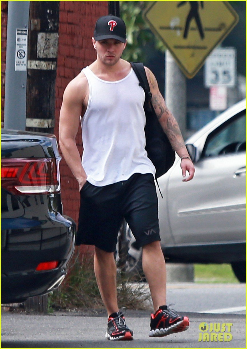 Ryan Phillippe: Muscle Tank Workout Man!: Photo 2838731 | Ryan ...