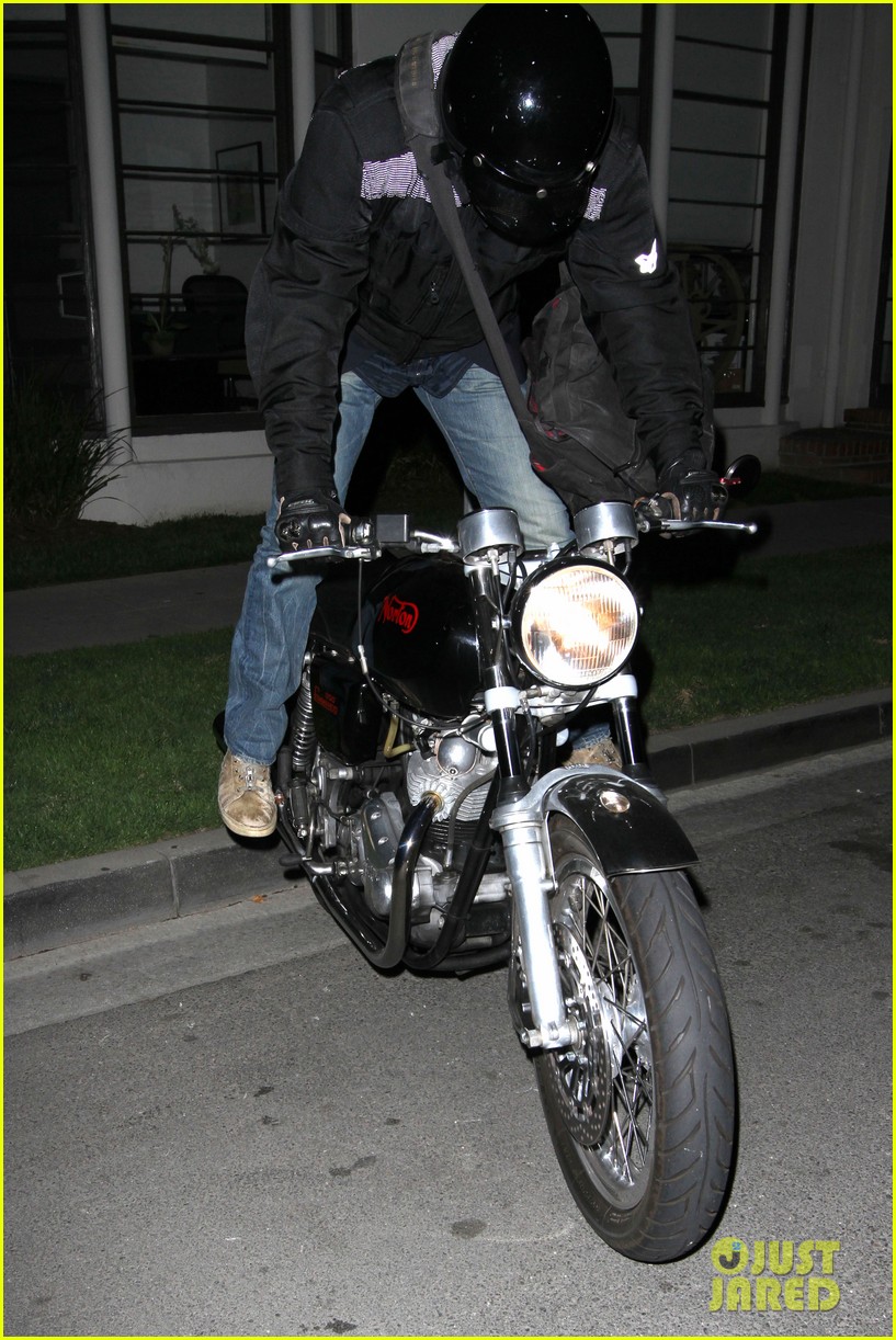 Keanu Reeves: 'Generation Um...' Trailer - Watch Now!: Photo 2834538 ...