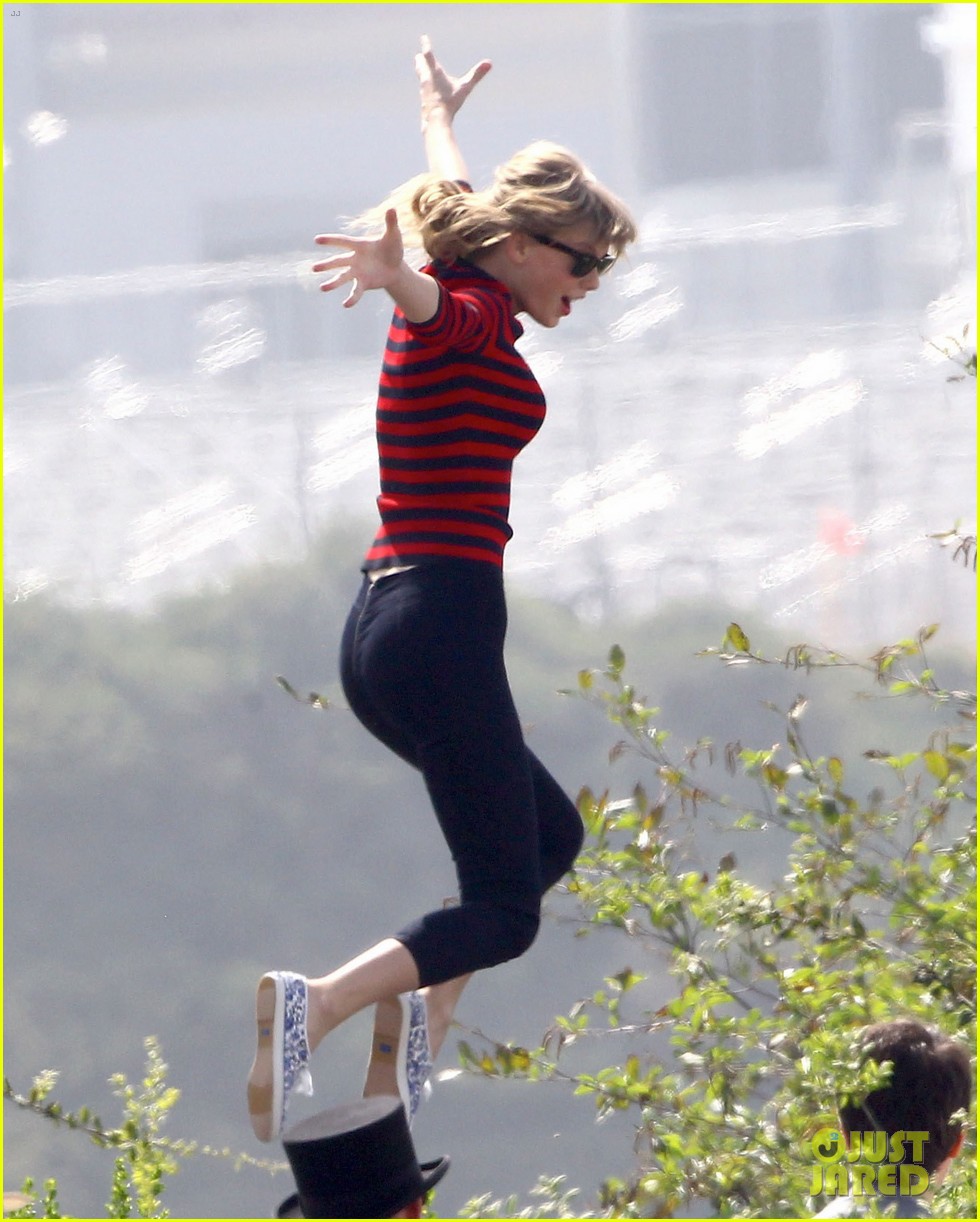 Taylor Swift: Trampoline Jumper at Photo Shoot!: Photo 2831753 | Taylor ...
