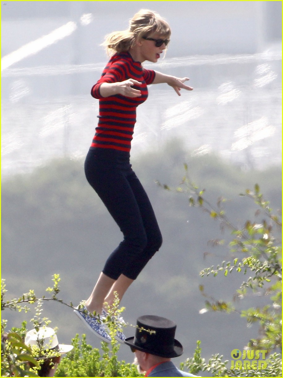 Taylor Swift: Trampoline Jumper at Photo Shoot!: Photo 2831756 | Taylor ...